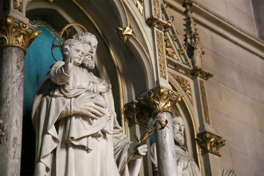 Zagrebačka Katedrala - Oltari u sjevernom brodu zagrebačke katedrale